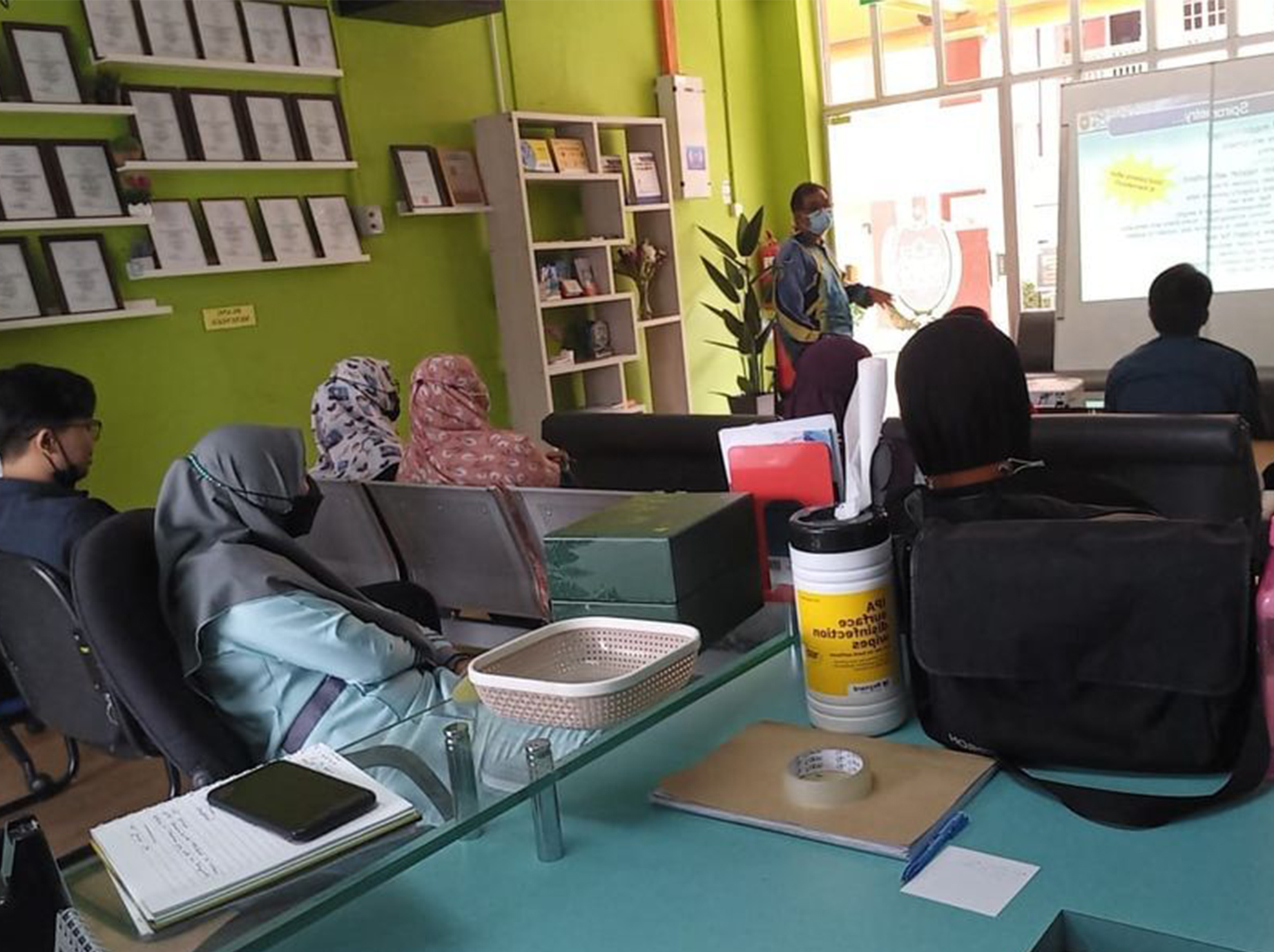 Taklimat prosedur “Spirometry” oleh Prof. Madya Dr Azmi bin Hassan ...